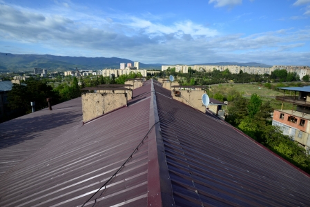 ნაძალადევის რაიონის გამგებელი ზღვის უბანში საცხოვრებელი კორპუსების ...