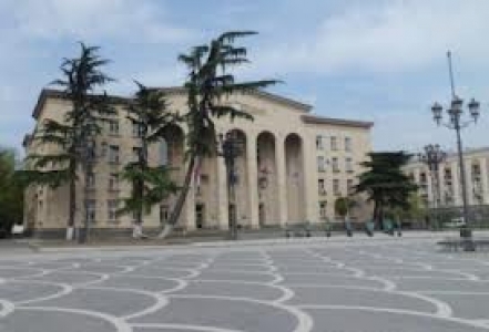 რუსთავის მერია სუს-ის მიერ მუნიციპალიტეტის თანამშრომლის დაკავებაზე ...