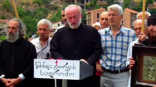 "წმინდა გიორგის სადროშო" წმინდა გიორგის მონუმენტის დემონტაჟს ითხოვს