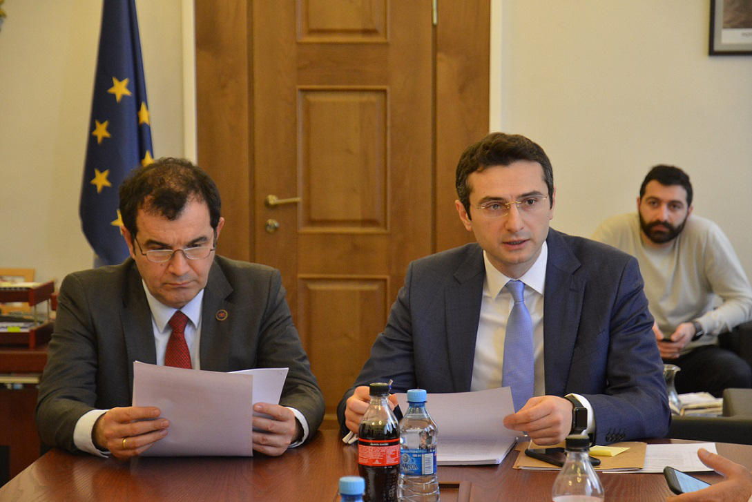 დეპუტატებმა ცხოველებისადმი სასტიკი და არასათანადო მოპყრობისათვის ...