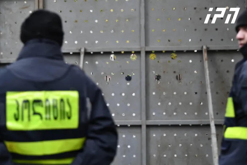 Police block entrances to parliament with metal structures