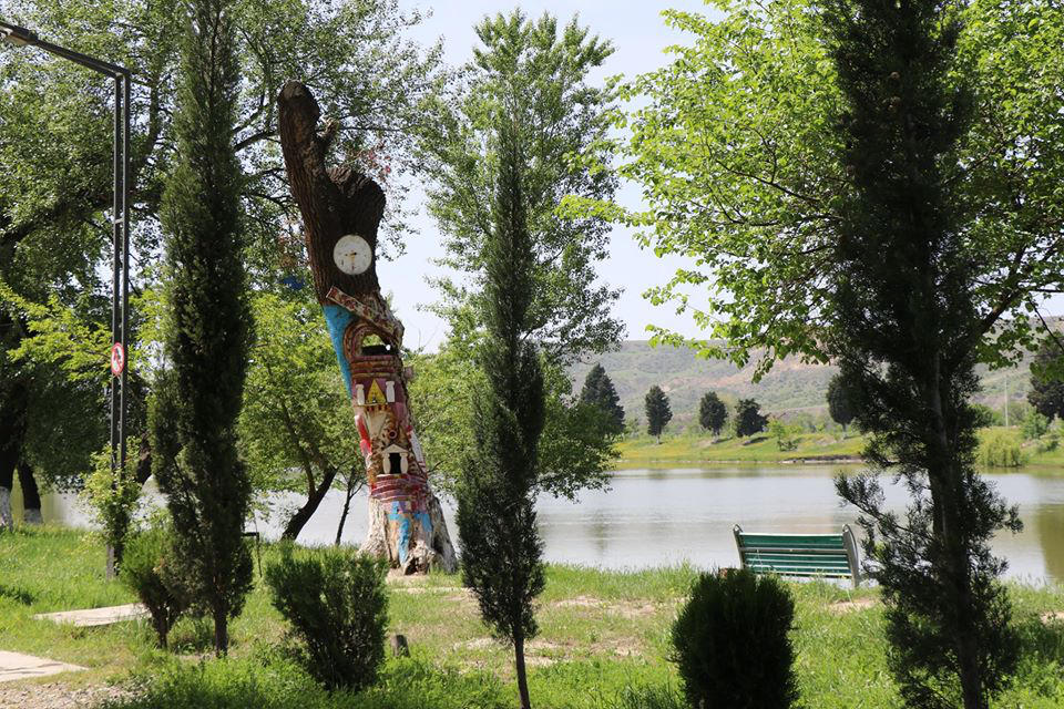 რუსთავის ცენტრალური პარკი დამსვენებლებისთვის გაიხსნა