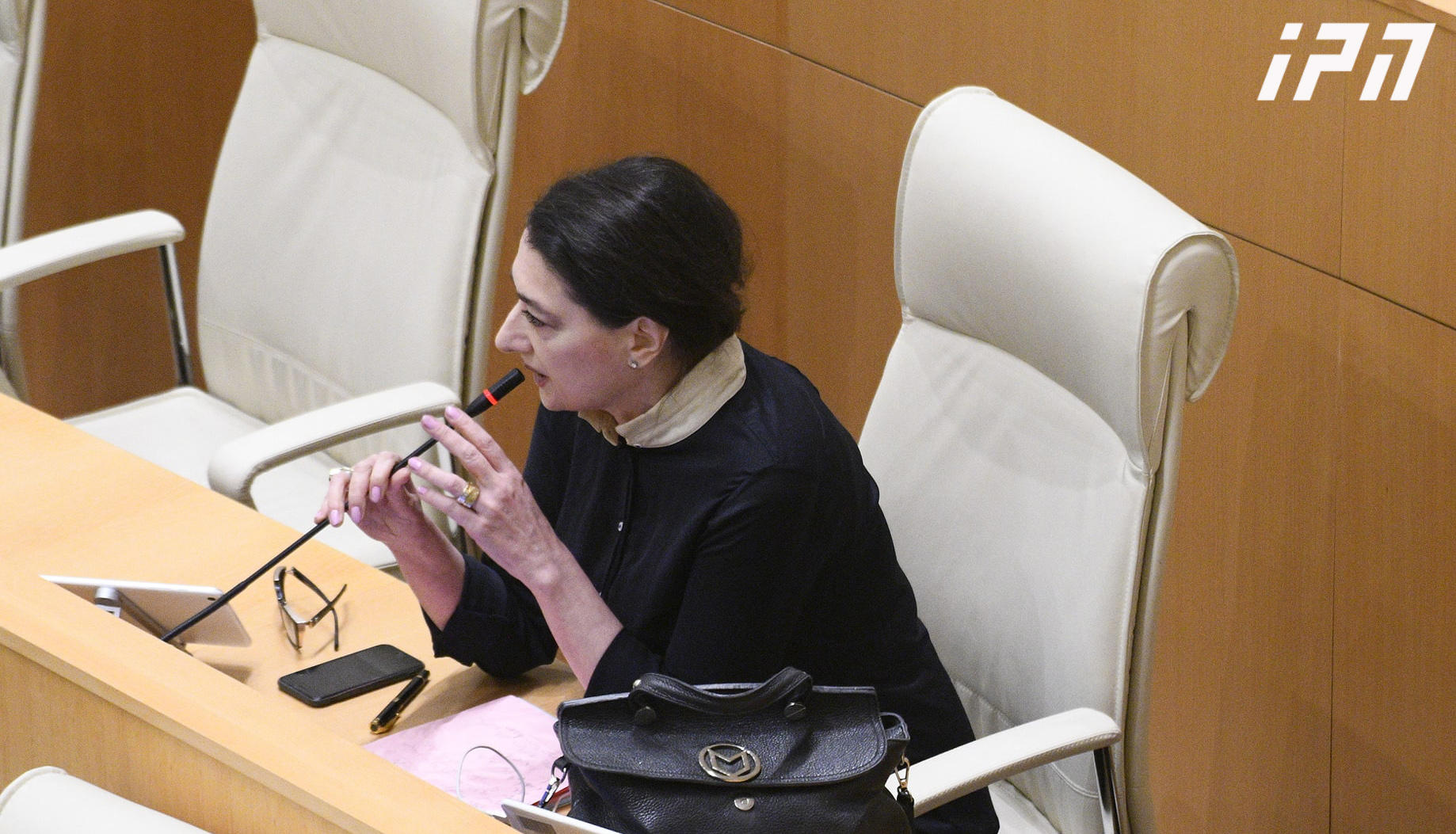 თაკო ჩარკვიანი პრემიერს - თქვენი მოღვაწეობის „ქეთოს მზითვი“ მინდა ...