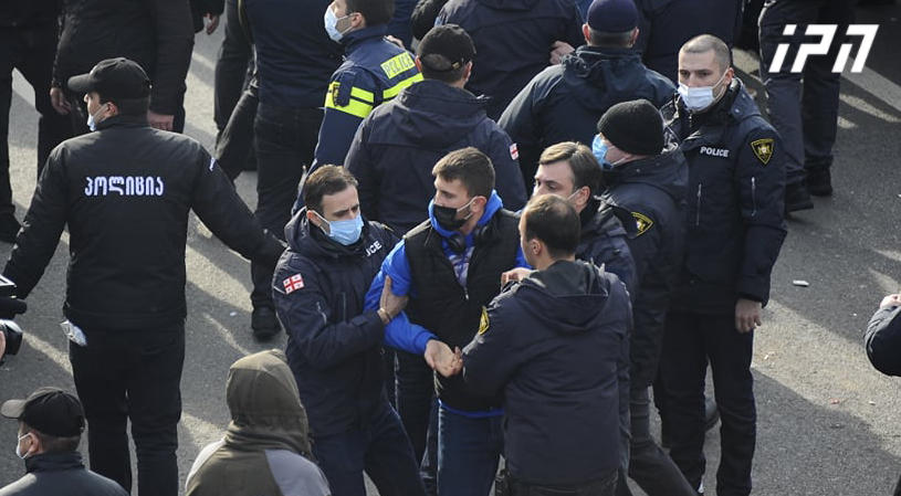 3 persons arrested on charges of violence and resistance to police ...