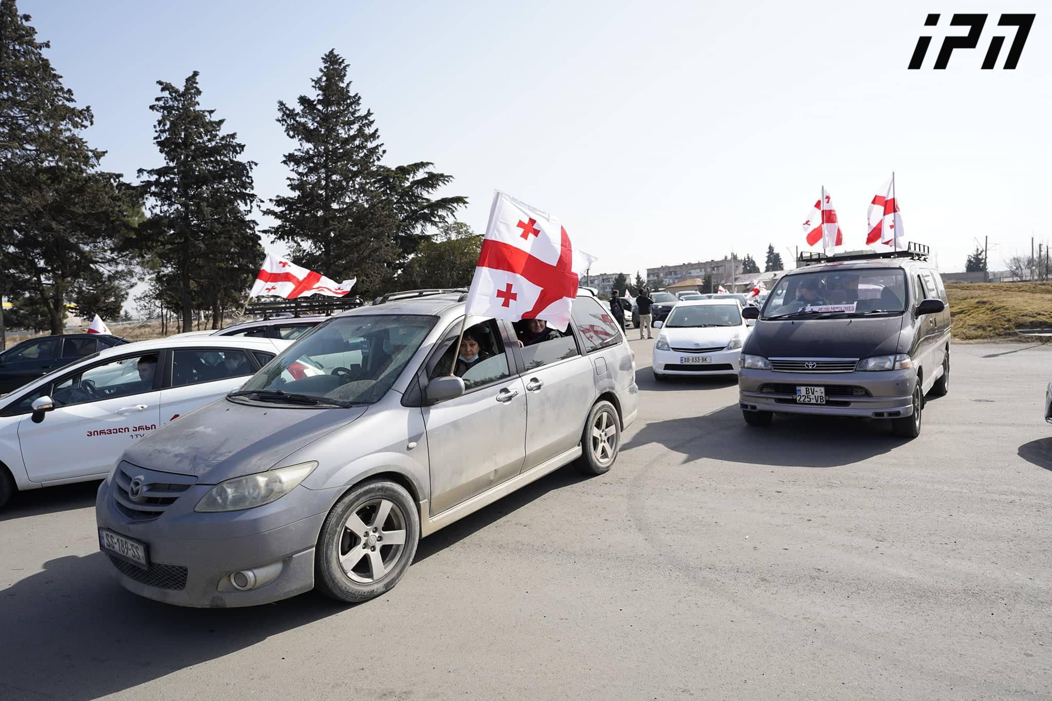 Mikheil Saakashvili’s supporters driving in convoy to Rustavi prison