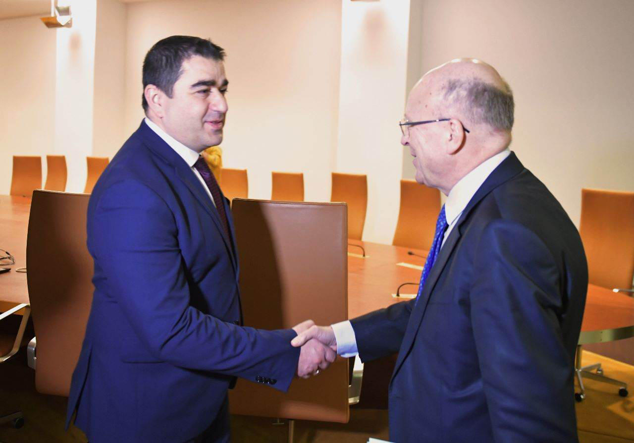 შალვა პაპუაშვილი ევროკავშირის მართლმსაჯულების სასამართლოს პრეზიდენტს შეხვდა