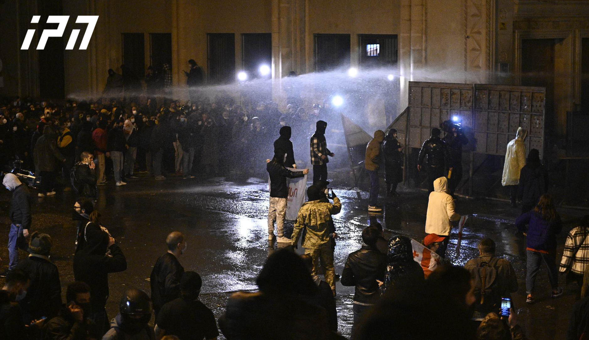 Riot police starts dispersing protesters near parliament building