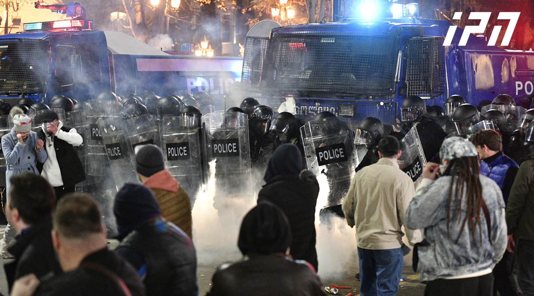 სპეცრაზმი რუსთაველის გამზირზე დაბრუნებული აქციის მონაწილეების დაშლას ...