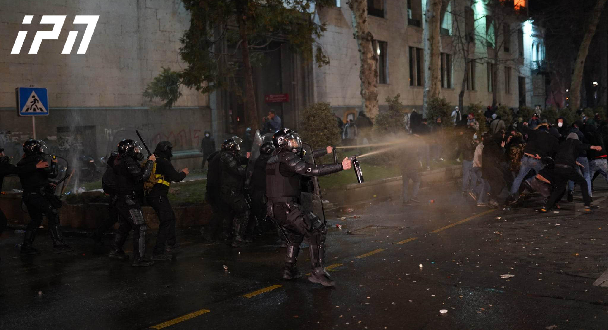 რუსთაველის გამზირზე ვითარება კვლავ დაძაბულია - სპეცრაზმი მომიტინგეების ...