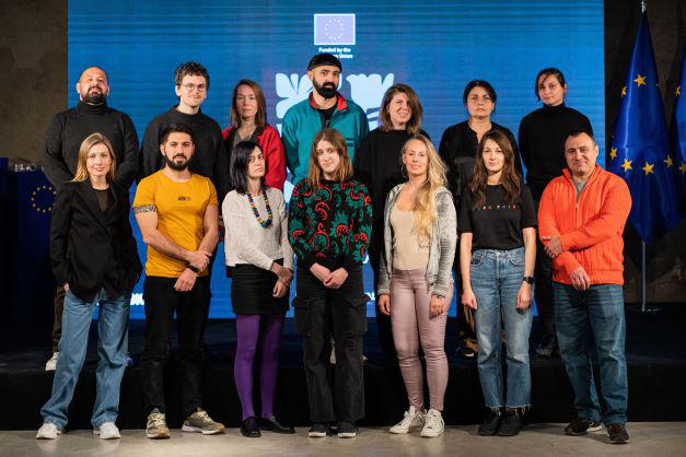 EU celebrates family connections: discover the photo contest winner ...