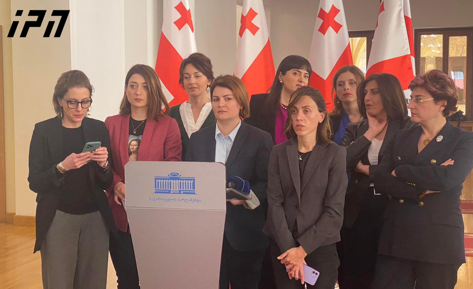 ოპოზიციონერმა ქალმა დეპუტატებმა პრემიერ-მინისტრს მოუწოდეს ...