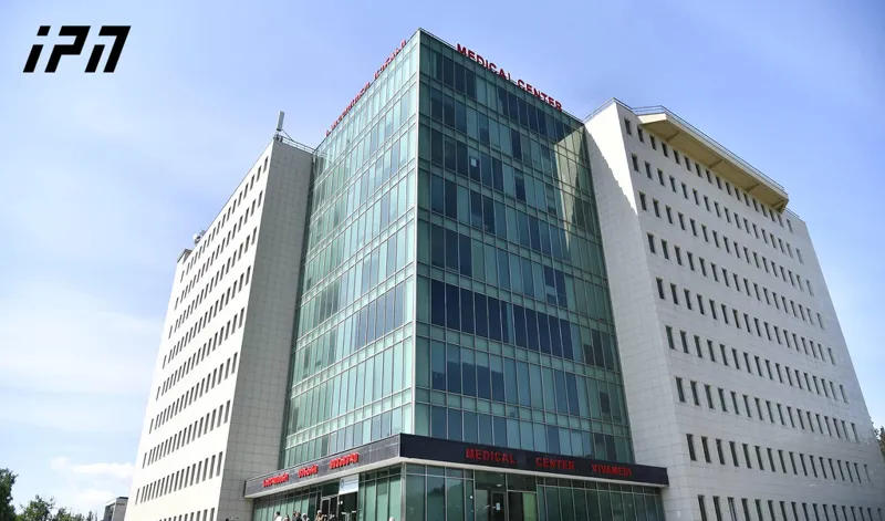 Polish doctors enter Vivamed clinic to visit Mikheil Saakashvili