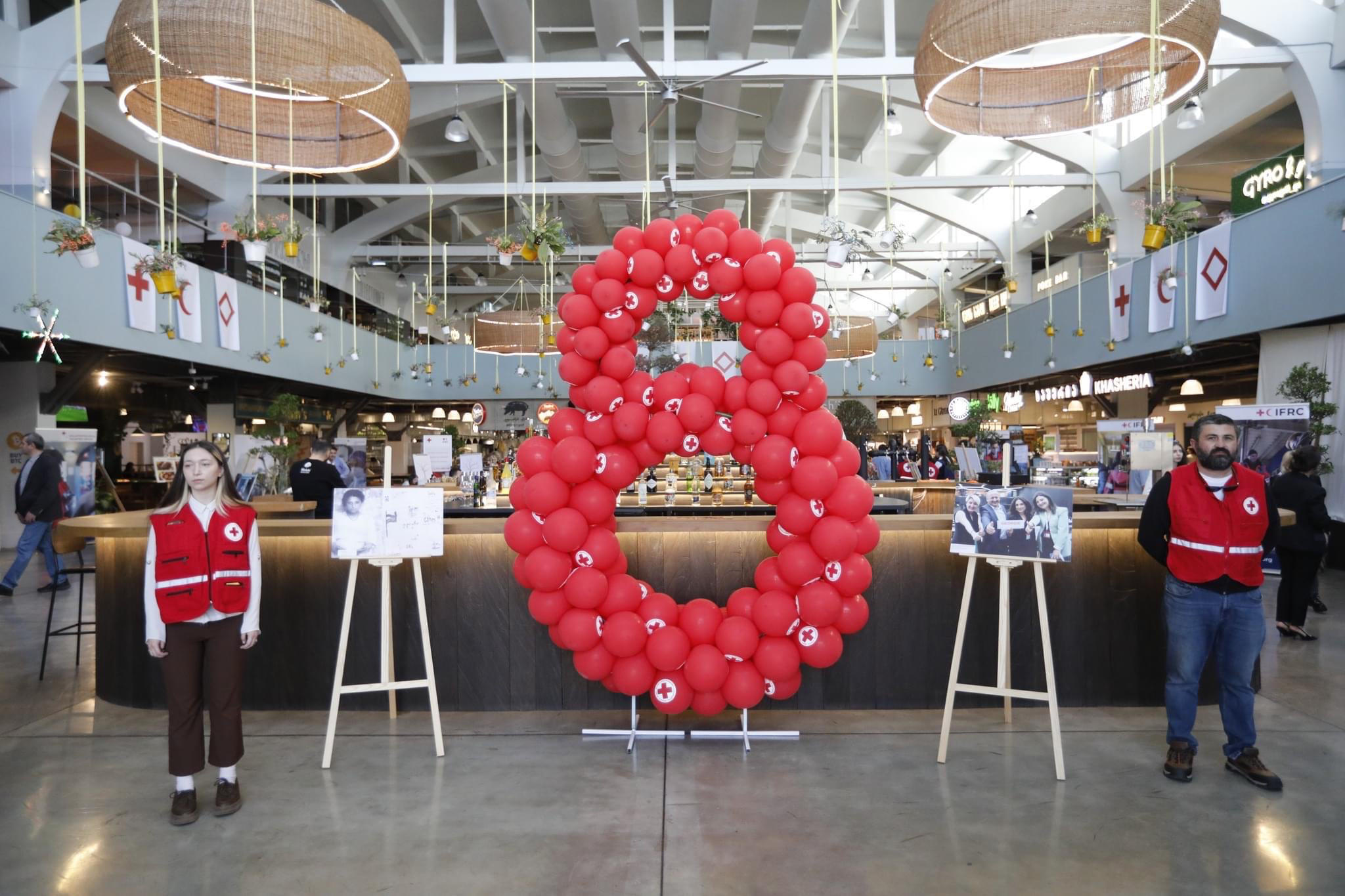 8 მაისს წითელი ჯვრის და წითელი ნახევარმთვარის მსოფლიო დღე აღინიშნება