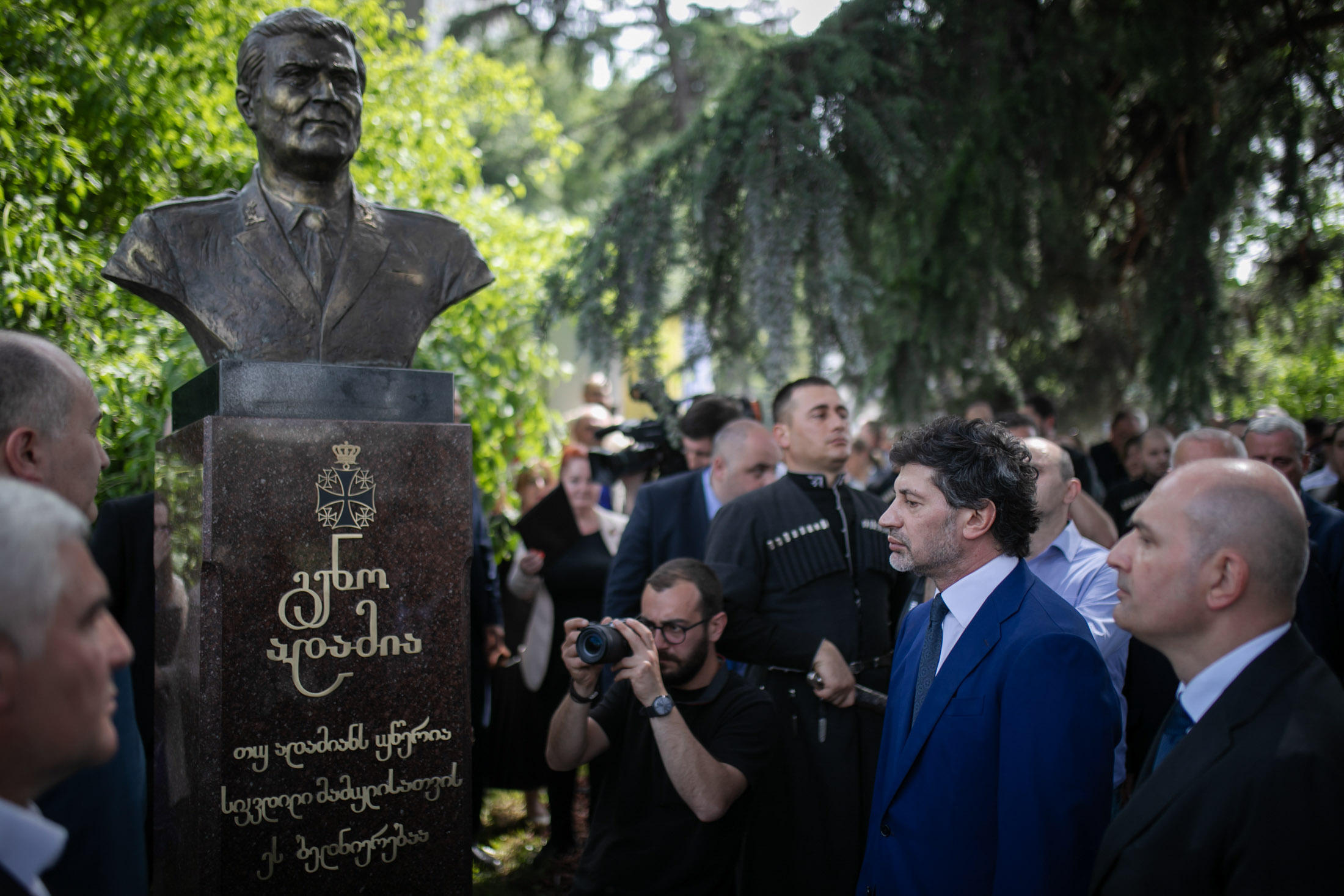 გმირთა მოედანზე საქართველოს ეროვნული გმირის, გენო ადამიას ბიუსტი დაიდგა