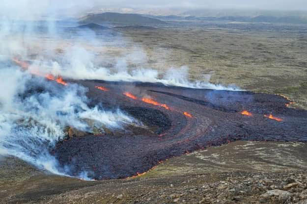ისლანდიის დედაქალაქის მახლობლად ვულკანის ამოფრქვევა დაიწყო