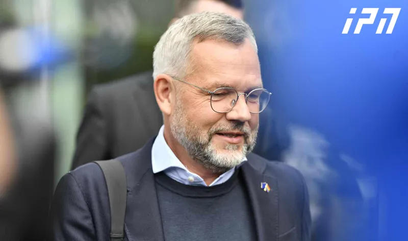 Michael Roth: I fully support Ambassador Peter Fischer, he just stated ...